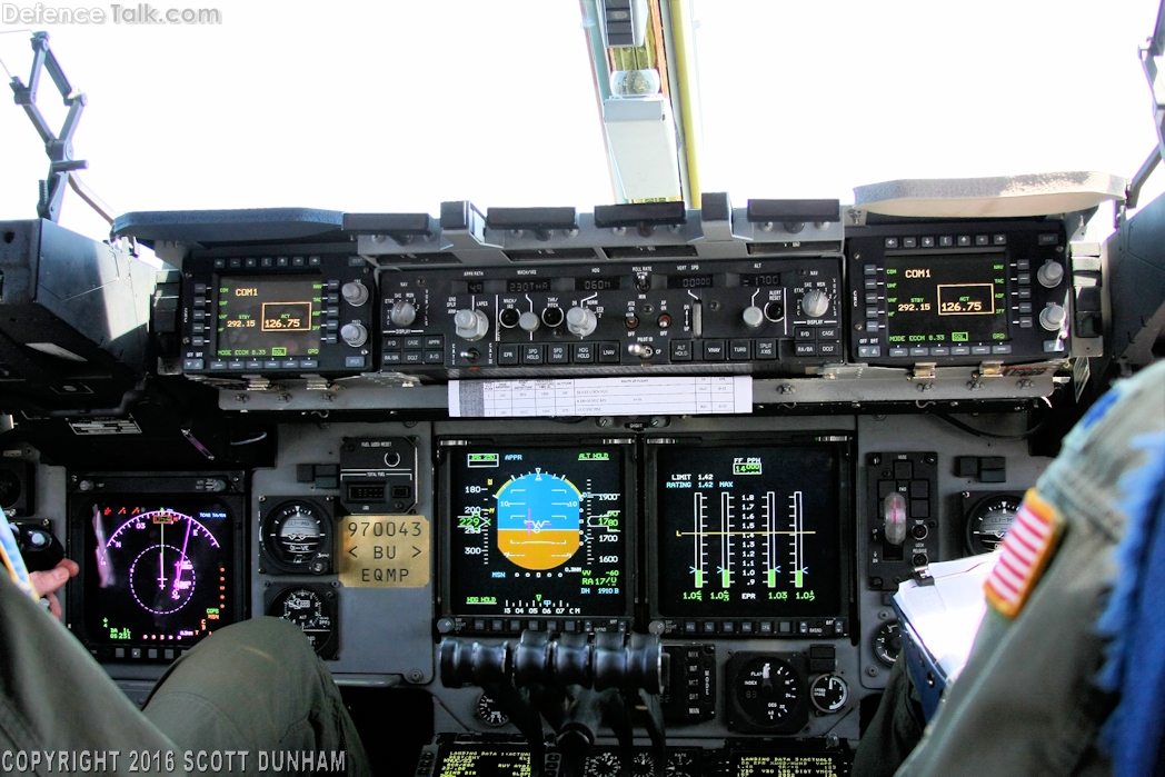 USAF C-17 Globemaster III Instrument Panel | DefenceTalk Forum