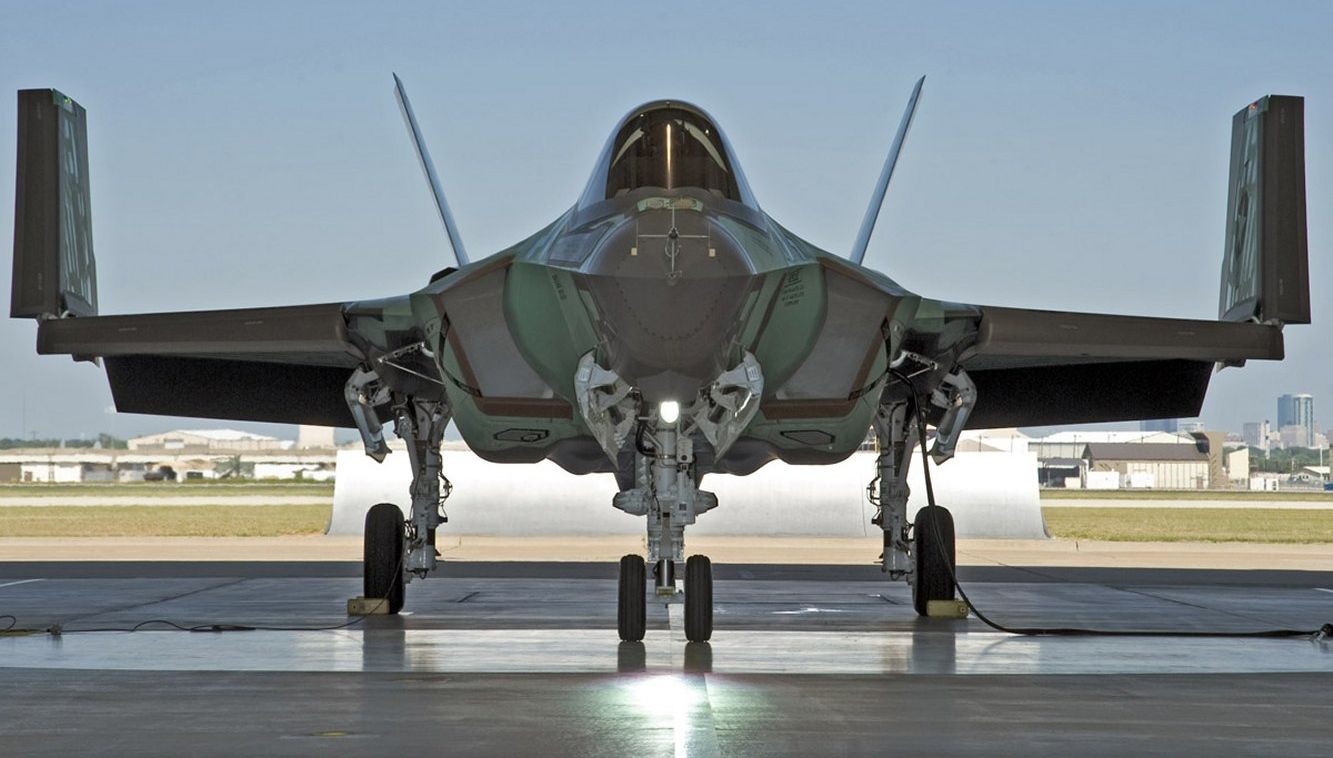 Marines Receive First F-35C Lightning II Carrier Variant | DefenceTalk Marines Receive First F-35C Lightning II Carrier Variant | DefenceTalk