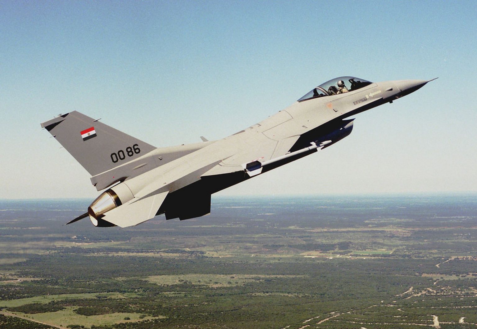 Egypt fighter jet crashes during exercise, pilot killed - Defense News