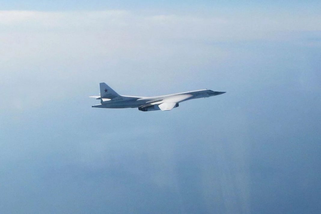 Russia's Modernized Tu-160M Strategic Bomber Performs 1st Test Flight ...